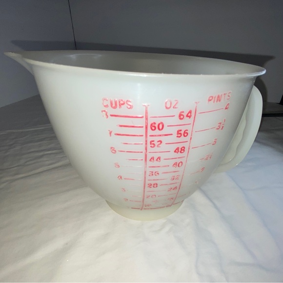 Tupperware | Kitchen | 8 Cup Vintage Measuring Cup By Tupperware This ...